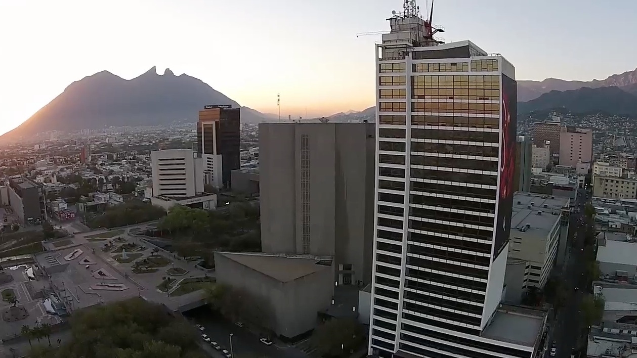 Drone7: Panorámica de Monterrey desde el edificio Latino