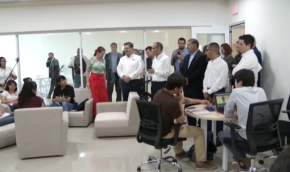 Regresan a clases e inauguran edificio en la UANL