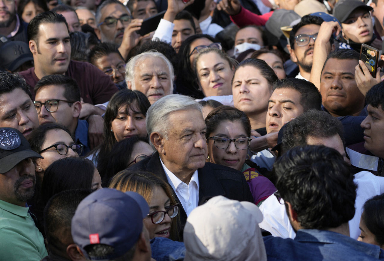 AMLO celebra con una marcha cuatro años de gobierno