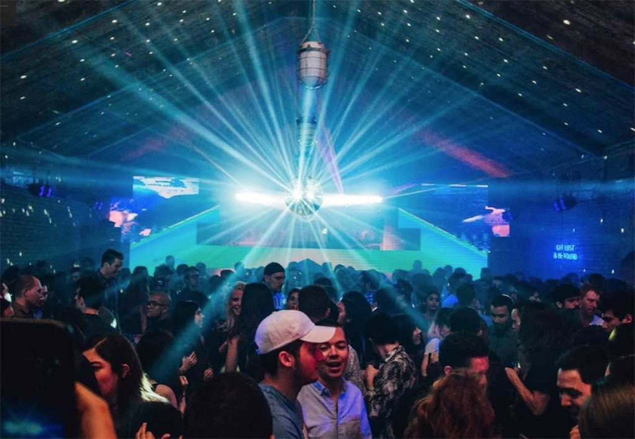 Ayuda a joven ebria abandonada por amigas en Centrito Valle