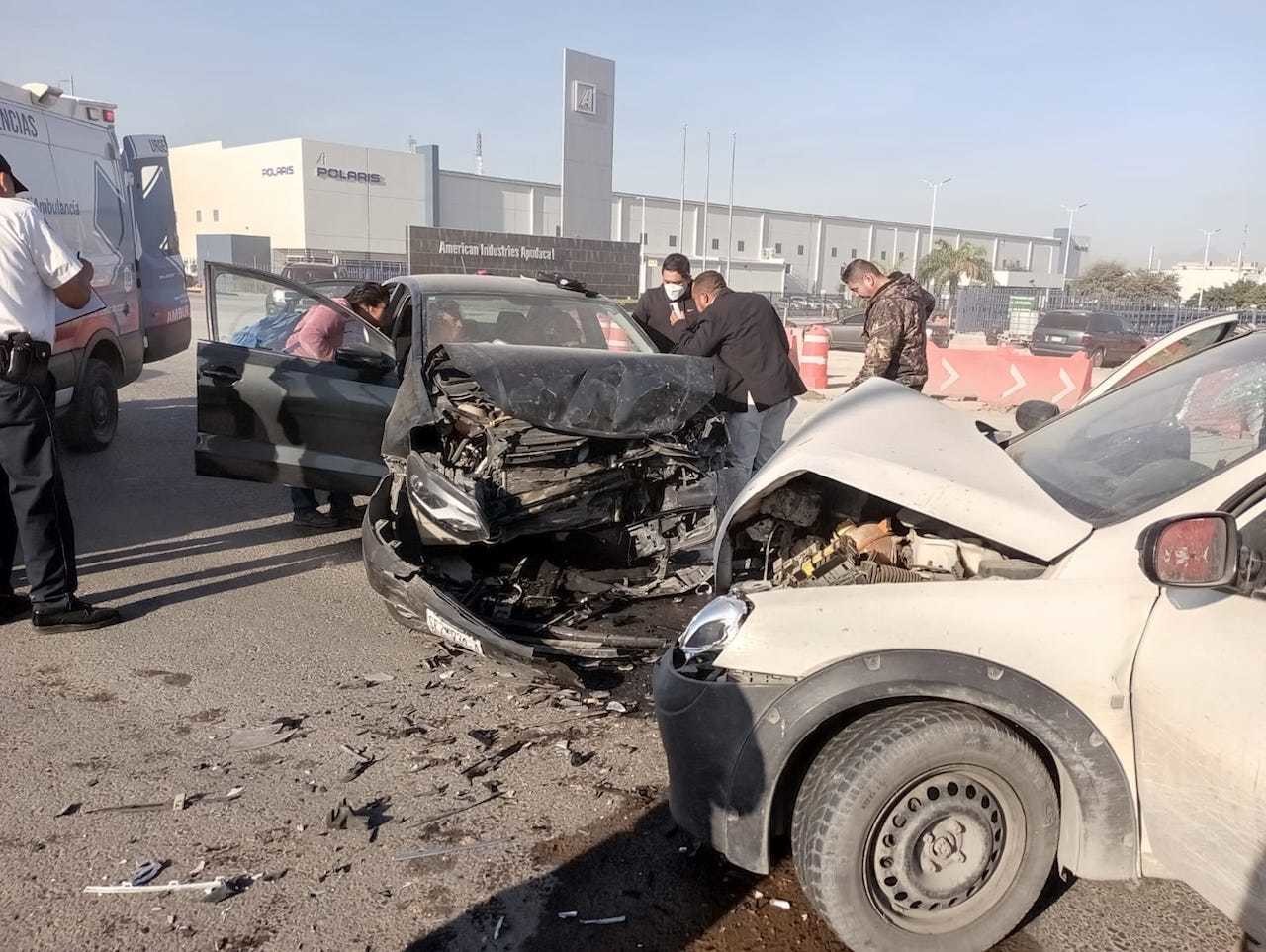 Choque frontal deja siete lesionados en Apodaca