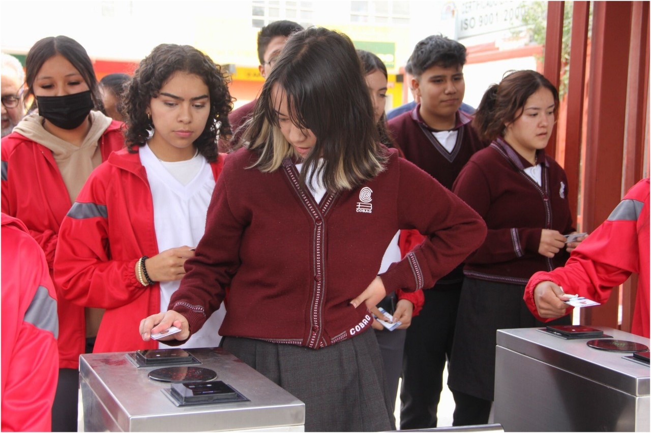 Colegio vigilará entrada de alumnos con código QR