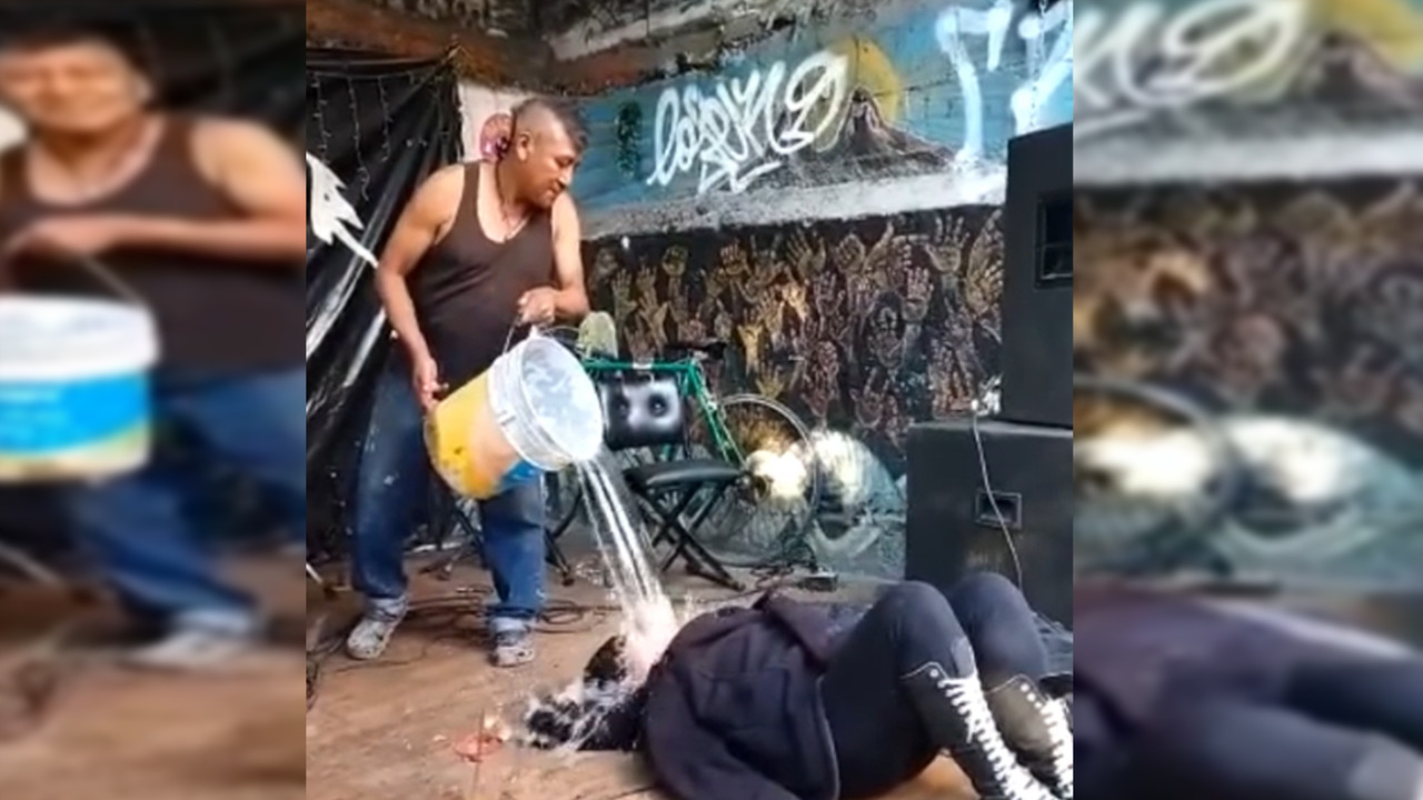 Beto's Bar en Monterrey despierta a los borrachos con cubeta