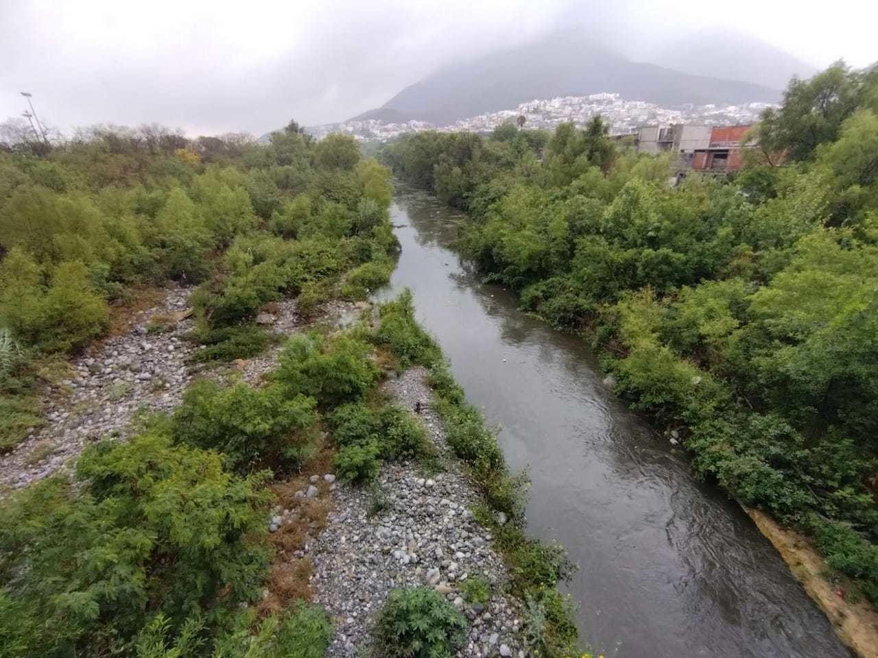 Revive lluvia a los ríos y arroyos de Monterrey