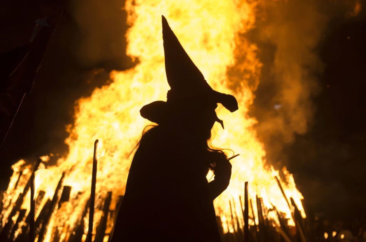 Captan a 'brujas' en pleno ritual y video se viraliza Captan a 'brujas' en pleno ritual y video se viraliza