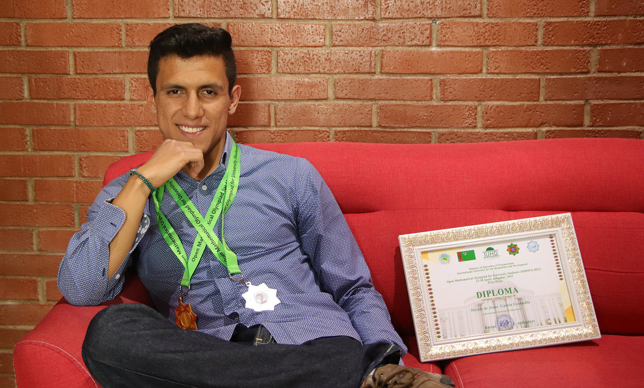 Mexicano se lleva el oro en mundial de matemáticas