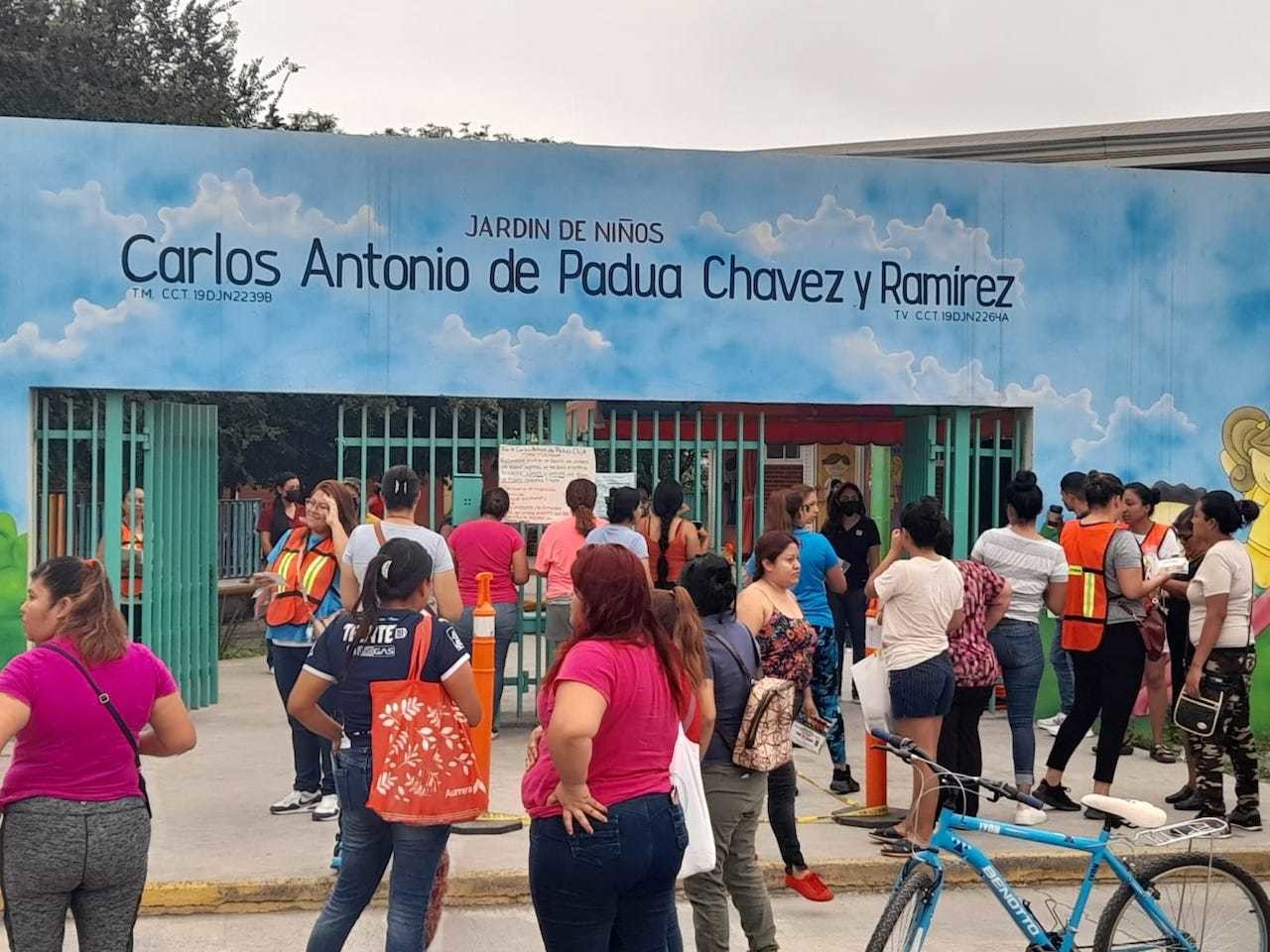 Se organizan mamás para vigilar kínder tras casos de abuso