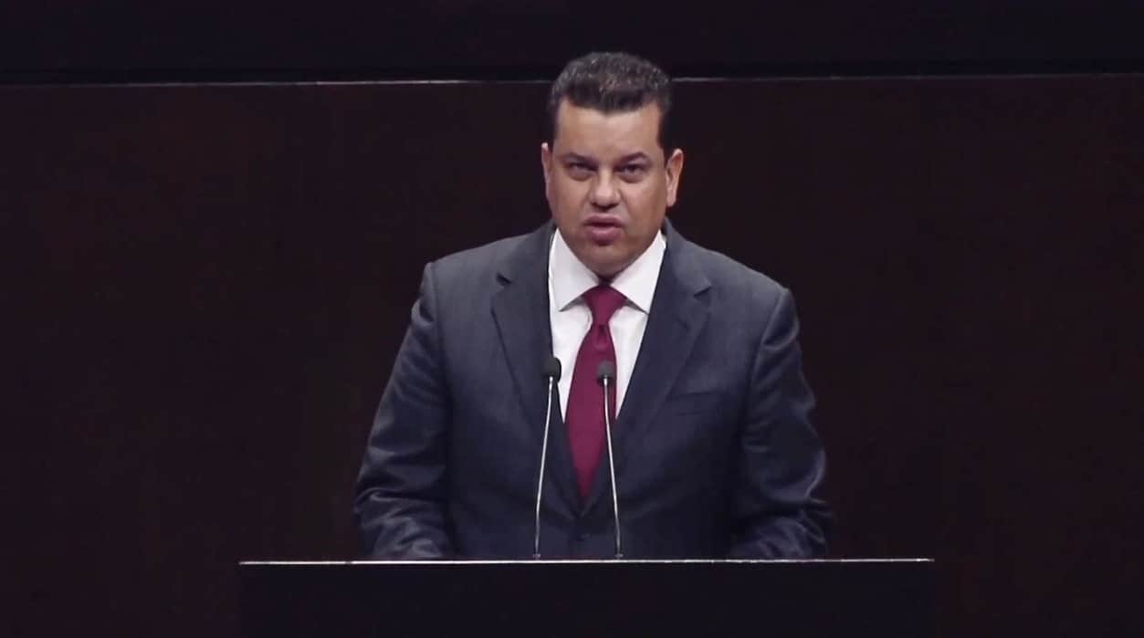 Presenta Edgar Romo iniciativa para evaluar a los diputados