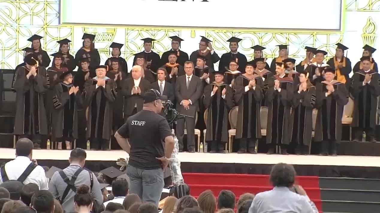 Celebra UDEM con el 'Commencement' su 50 aniversario y graduación de la ...