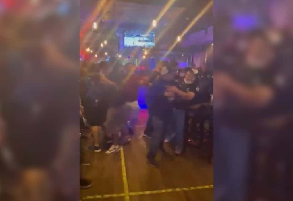 Aficionados de Rayados protagonizan pelea en Emiratos Árabes Aficionados de Rayados protagonizan pelea en Emiratos Árabes
